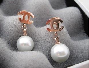 China Forme a mujeres la joyería el oro titanium del acero 14k plateado con descenso de la perla y cuelgue el pendiente en venta