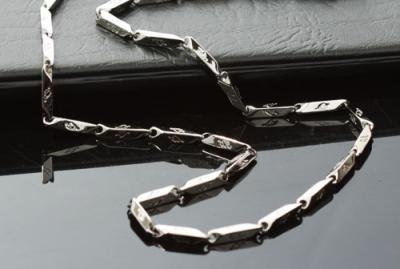 China Forme a hombres la joyería los hombres del collar del acero inoxidable longitud de las cadenas los 55cm final superior en venta