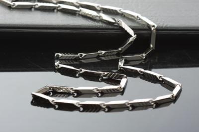 China Forme a hombres la joyería los hombres del collar del acero inoxidable longitud de las cadenas los 54cm final superior en venta