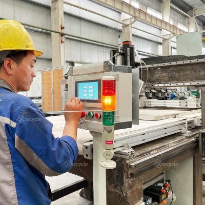Chine Machine de recyclage de panneaux solaires photovoltaïques 500-1500 kg/h à vendre
