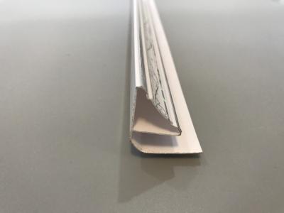 Cina Bianco d'angolo di plastica su misura di profilo del cornicione superiore con la parte brillante di 5.95m in vendita