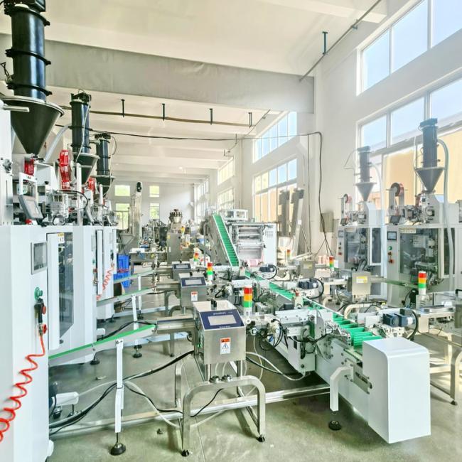 Automatic sachet packing machine in operation
