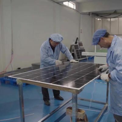 Chine 132 6x22 Disposition des cellules Double verre Bifacial panneau photovoltaïque GLD-710N pour le système d'énergie solaire à vendre