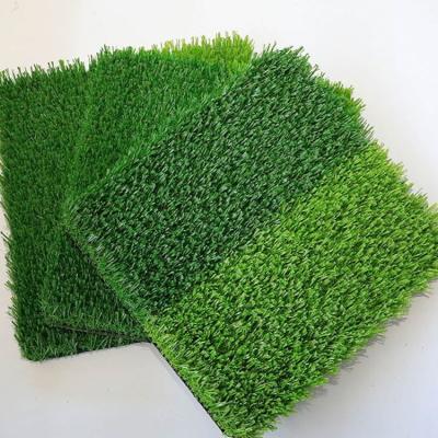 Cina Premium Thick Faux Grass Green Synthetic Lawn Outdoor Football Turf Pe Artificial Grass Carpet For Sports Flooring in vendita