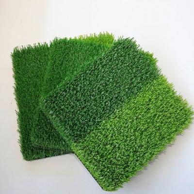 Cina Manufacturers Direct Sale Synthetic Artificial Grass Outdoor Plastic Engineering Soccer Grass Football Artificial Grass in vendita