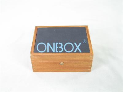 Chine Boîte à cigares de luxe de peinture pour le stockage de cigares avec l'humidificateur et l'hygromètre, faite par le bois de cèdre à vendre