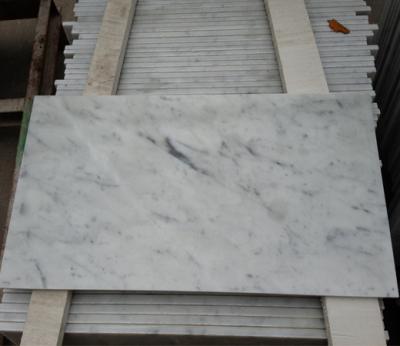 Cina Piastrelle per pavimento di marmo bianche della cucina di Carrara con rifinitura di superficie lucidata in vendita