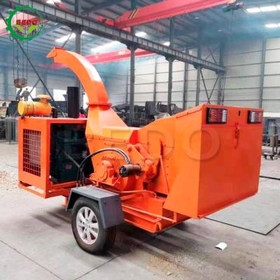 中国 木製パレット シュレッダーの枝粉砕機の切刃を剃る小さい移動式おがくず木砕木機を押しつぶす木製の粉砕機の製造所パレット 販売のため