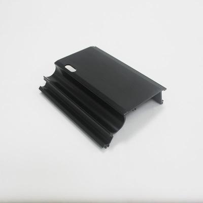 China Disipador de calor de aluminio adaptable del perfil del anodizado en negro para los diversos usos en venta