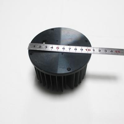 中国 カスタマイズされる2mmのひれピッチ0.4°C/W熱抵抗の脱熱器を造る 販売のため