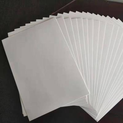 Cina 210/230/250/270/300/350/400gm Pelle vergine di grado alimentare Piccolo avorio/FBB per imballaggio alimentare in vendita