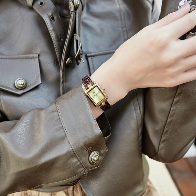 Vintage Small Square Gold Dial Women Quartz Watch Soft Leather Strap Slim Elegant Business Wristwatch Ladies Daily Jewelry Watch 3 Colors