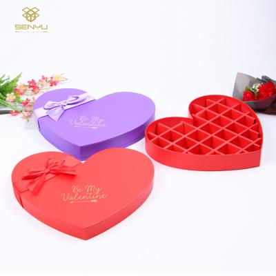 Cina contenitore a forma di cuore grigio di cioccolato della carta del cartone 1200g che imballa con l'inserzione del divisore in vendita