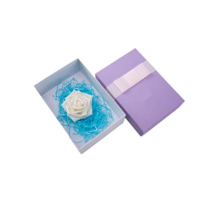 Cina L'imballaggio di carta/nozze del contenitore di regalo fiorisce l'arco bianco porpora del contenitore di regalo del regalo in vendita