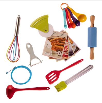 Cina Gli utensili da cucina dei bambini raggruppano gli strumenti sicuri della cucina (che cucinano gruppo) in vendita