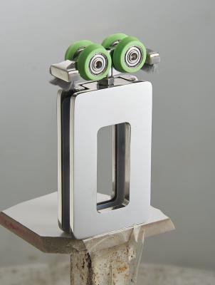 Chine Roues accrochantes résistantes silencieuses de porte coulissante de salle de bains de largeur des rouleaux de porte 5mm à vendre