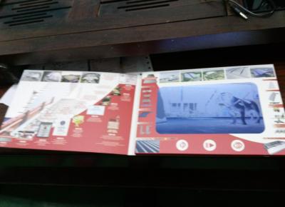 China Folleto video del LCD de la alta laminación/tarjetas de felicitación video con la pantalla táctil en venta