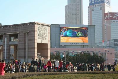 中国 凍っている高リゾリューションのフル カラーの移動式屋外広告の LED 表示、反 販売のため