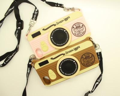 Cina Rivestimenti protettivi e casi molli di iphone della macchina fotografica del silicone fresco di progettazione con corda in vendita