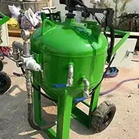 Cina 200KG Dust Free Blasting Equipment CE Approved For Rust Removal in vendita