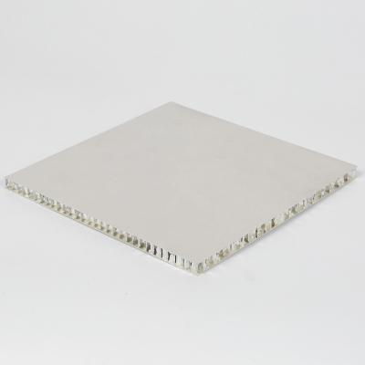 Chine Revêtement en aluminium de haute résistance du PE PVDF de feuille de nid d'abeilles de 5MPA 8MPA à vendre