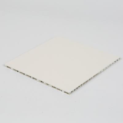Chine Revêtement en aluminium de haute résistance du PE PVDF de feuille de nid d'abeilles de 5MPA 8MPA à vendre