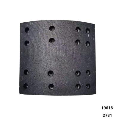 Cina DAF Truck Brake Linings With rivetta 19618 19617 DF31 DF30 in vendita