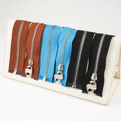 중국 Custom Logo Metal Brass Zipper for Clothing Jean Jacket Teeth Color Customized Color 판매용