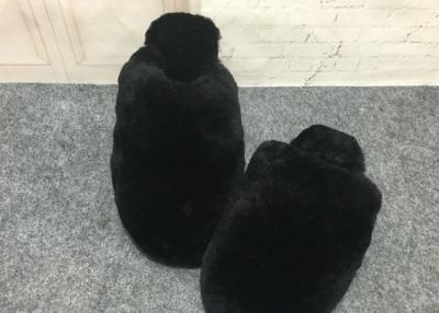 Chine Preuve pelucheuse de tremblement de pantoufles de laine de moutons de bleu marine avec la double peau de mouton de visage à vendre