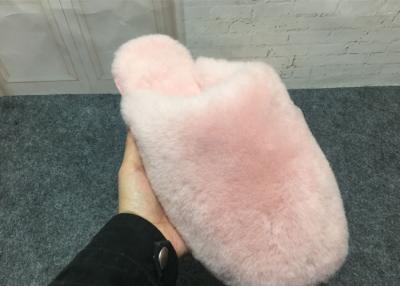 Chine Preuve pelucheuse de tremblement de pantoufles de laine de moutons de bleu marine avec la double peau de mouton de visage à vendre