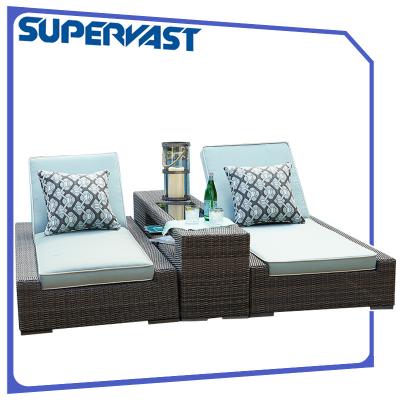 Cina Il patio all'aperto del giardino vivente di lusso presiede le chaise longue del rattan del PE della mobilia con il cuscino in vendita
