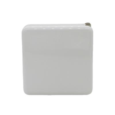 Cina Injection Moulding Charger Converter White Connector 35000-1000000 Shots in vendita