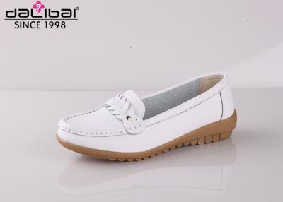 Cina Slittamento sulle sole scarpe di lavoro dell'infermiere del leahter della mucca di TPR con il tallone per le lavoratrici in ospedale in vendita