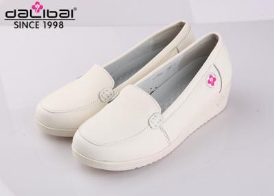Cina slittamento bianco di colore sulle scarpe correnti di un ospedale dello skateher molle per il outsole delle donne TPR in vendita