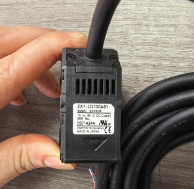 China Omron ZX1-LD100A81 5M Smart Laser Sensor 0,007 mm Geometrische Auflösung und 52,5 mm Höhe für präzise Messungen zu verkaufen