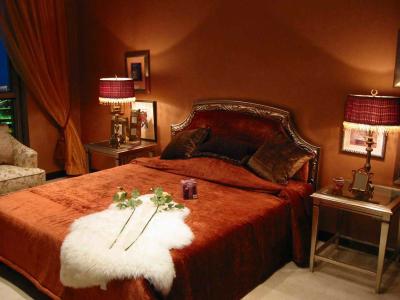 Cina Re di doratura scolpito mobilia di lusso Size Veneer For Villa della camera da letto della stella in vendita