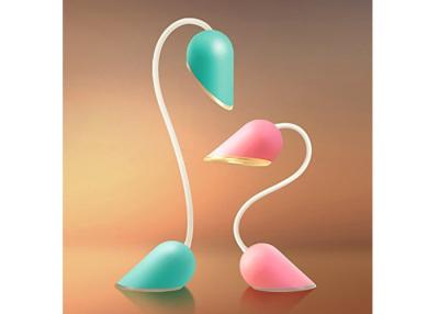 Cina La luce leggente principale ricaricabile verde/di rosa, collo d'oca a forma di cuore ha condotto la lampada di scrittorio in vendita