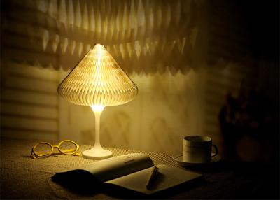 Cina Lampada da tavolo variabile di protezione degli occhi 12 creativi mini con il commutatore del sensore di tocco ed il cavo di UAB in vendita