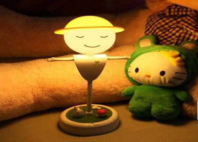 中国 電話充満のためのwith2 USBインターフェイスが付いている装飾的な田園かかし力銀行夜ライト 販売のため