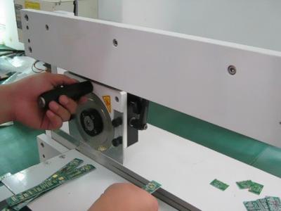 Cina piattaforma tagliata V dell'acciaio inossidabile del PWB Depanelizer di spessore FR4 di 0.6MM grande in vendita