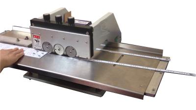 Cina router del PWB Depaneling del bordo di 2400mm LED che taglia una striscia di 5000 scorrevoli LED al giorno in vendita