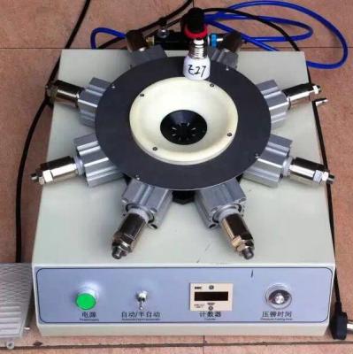 Cina Inchiodamento di perforazione di piegatura del cappuccio della lampada E27 a macchina per l'inchiodamento del cappuccio della lampada del LED in vendita