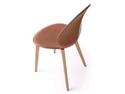 Chine Chaise en cuir bronzage tapissée faite sur commande, chaise de Basil W de studio de MrSmith à vendre