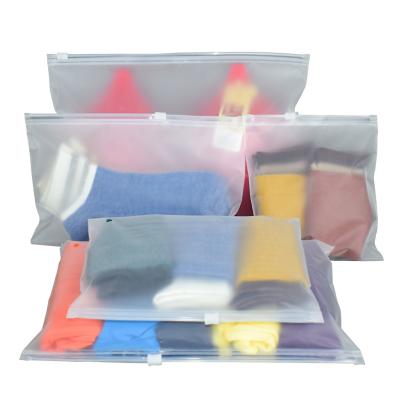 China 100pcs/Pack Custom Logo Matte Clothes Hoodies Ziplock PE Bags Zippers Bags for Garments Slider Frosted Zipper Plastic Bag for sale