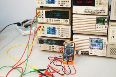 중국 세륨 디지털 방식으로 볼트 옴 미터 용량 빈도 다이오드 트랜지스터 청취가능한 계속성 판매용