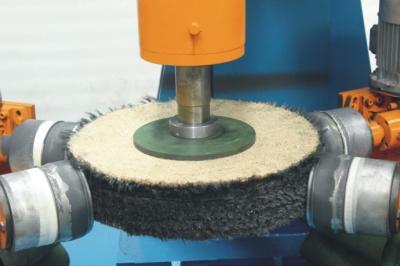 China Máquina de pulido semiautomática de utensilios de cocina, máquina de pulido de superficie para utensilios de cocina con fondo de acero inoxidable en venta