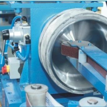 China El auto horizontal dentro del doble de la máquina del Cookware que enarena exterior va a las mercancías del metal en venta