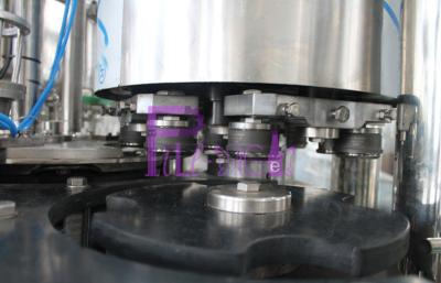 Chine 2 dans 1 machine de remplissage de bouteilles de Monoblock pour les boîtes en plastique à vendre