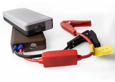 Cina dispositivo d'avviamento portatile di salto dell'automobile di 12v 12000mah multifunzionale con la luce di emergenza in vendita