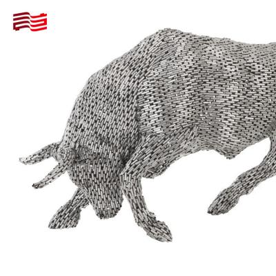 中国 オーダーメイド金属動物像 モダニスト的な生体サイズのステンレス鋼牛パイプ彫刻 販売のため